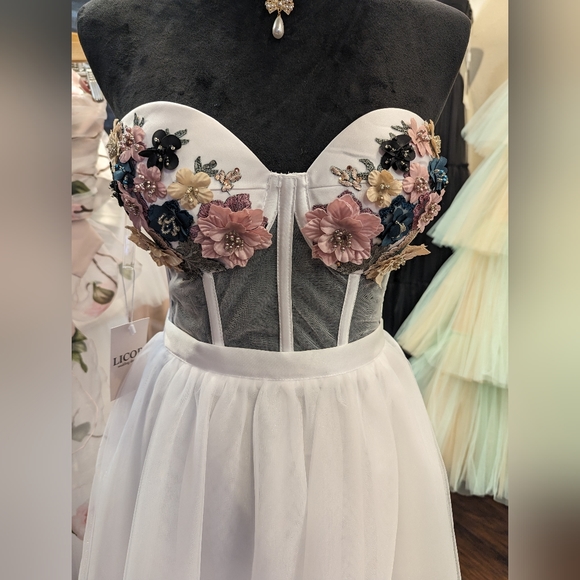 Licor | Tops | Designer Flower Corset Top 3d Flowers | Poshmark